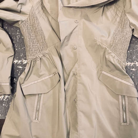 Elie Tahari | Jackets & Coats | Elie Tahari Ruffle Front Cream Rain ...